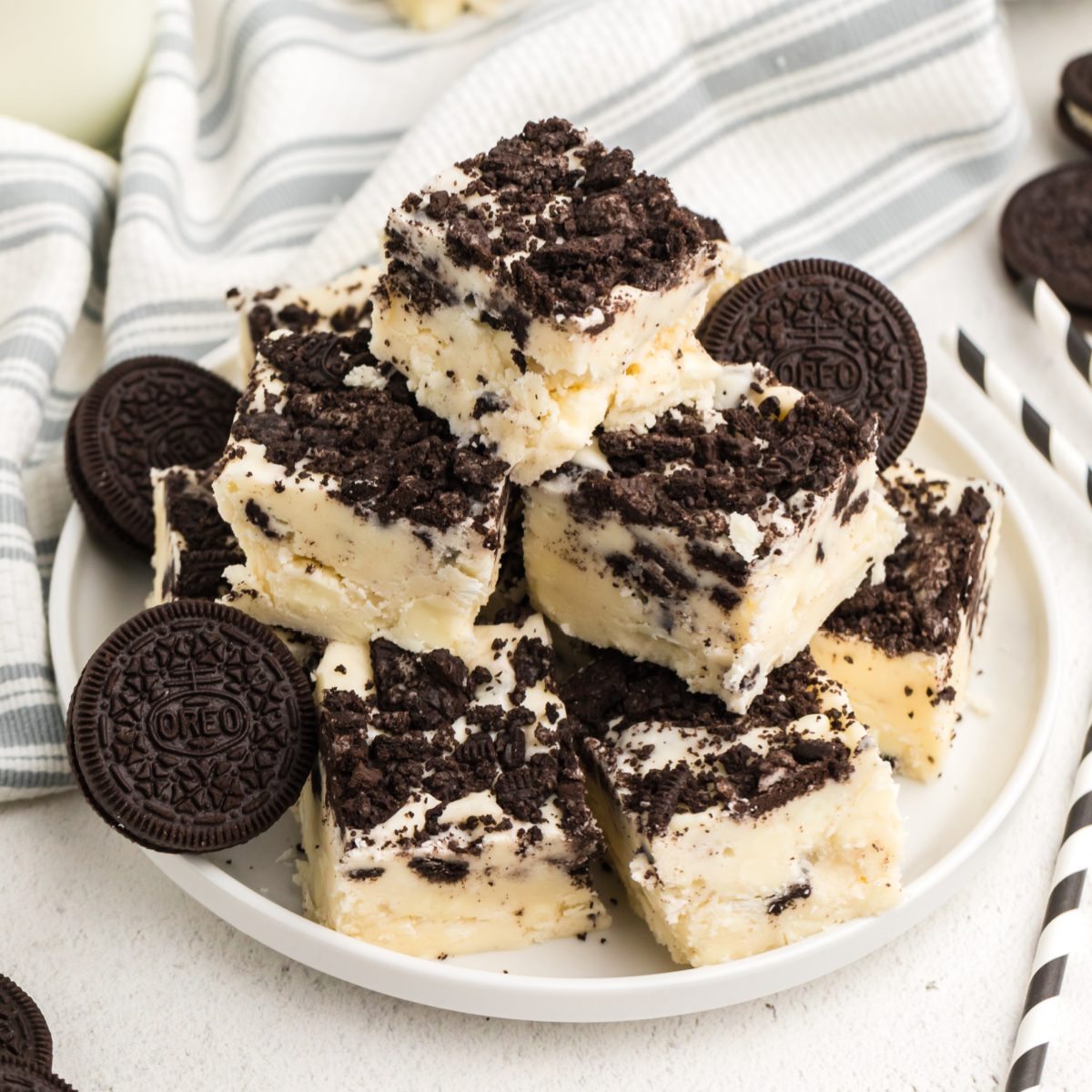 Easy OREO Cookie Fudge - PinkWhen