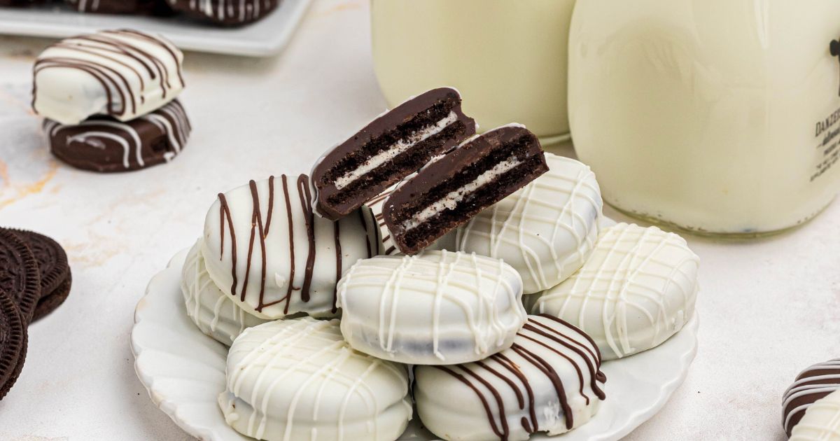 Chocolate Covered Oreos - PinkWhen