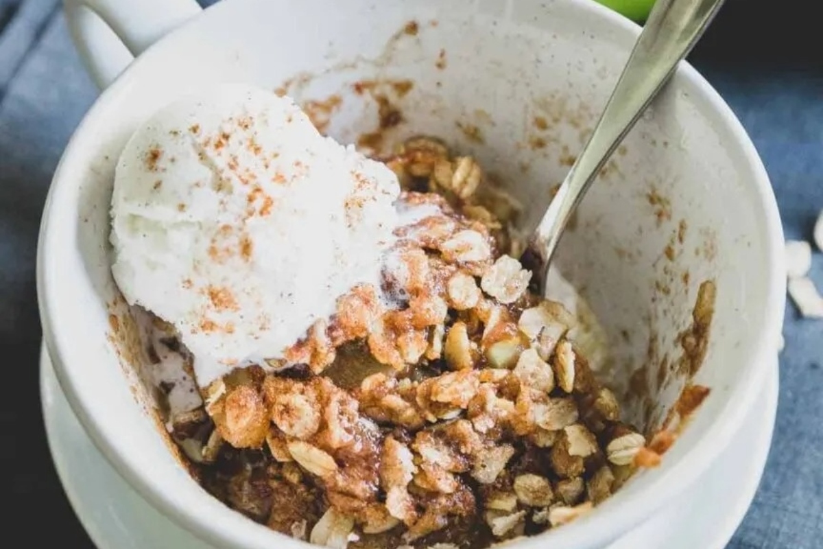 Fruit Cobbler and Crisp Recipes for Delicious Desserts Everyday - PinkWhen