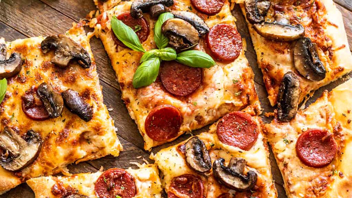 25 Pizza Recipes Everyone Will Devour - PinkWhen