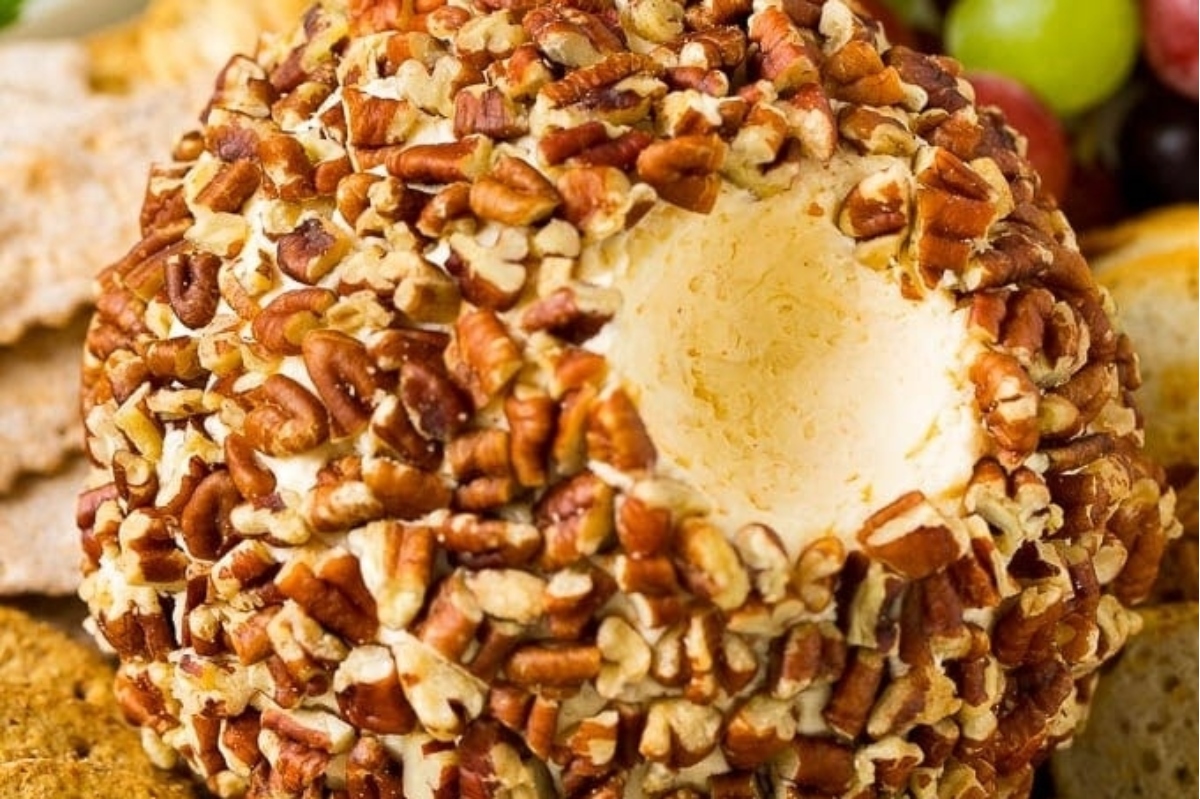 Cheese Ball Recipes That Your Crackers Will Love - PinkWhen