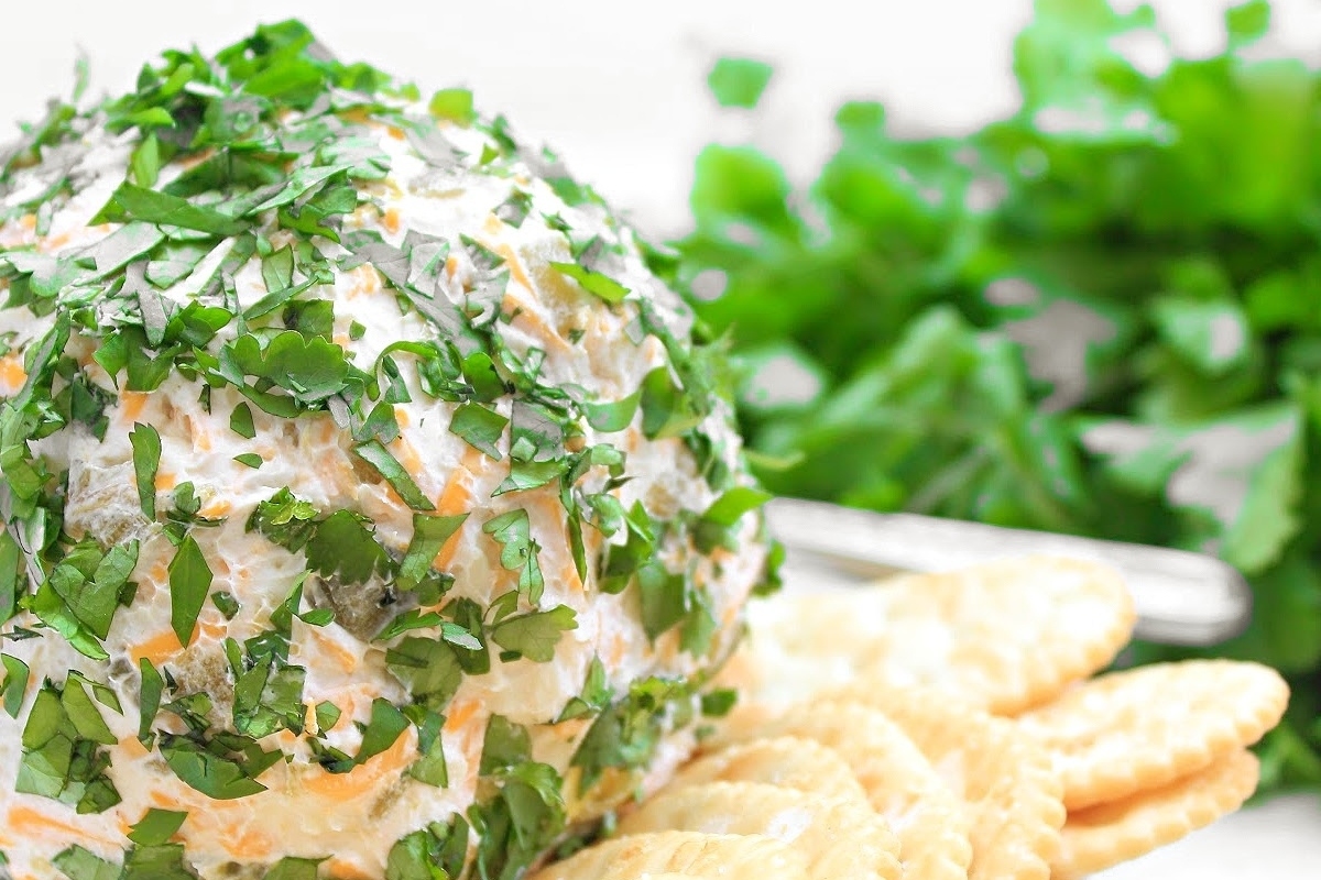 Cheese Ball Recipes That Your Crackers Will Love - PinkWhen