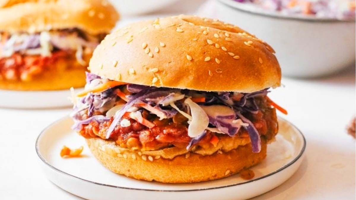Make it Bunday: 37 Dinner On A Bun Recipes - PinkWhen