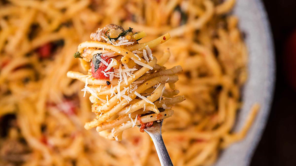 32 Spaghetti Recipes to Bring Italy to the Dinner Table - PinkWhen