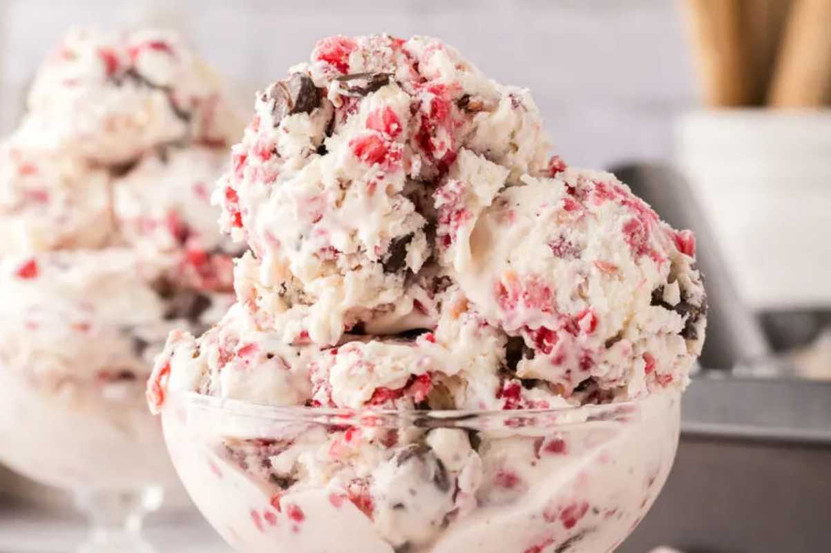 No Churn Ice Cream to Treat Yourself Today - PinkWhen