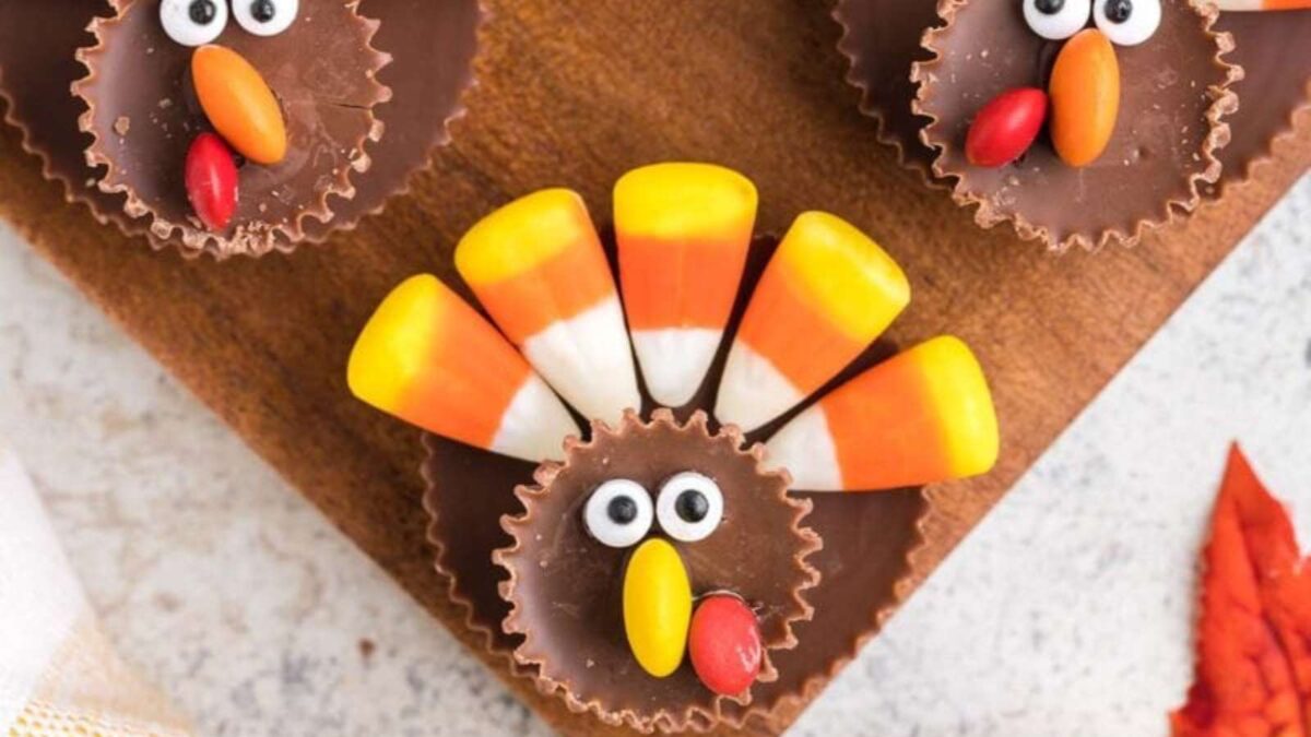 19 Adorable Turkey Desserts Perfect for Thanksgiving - PinkWhen